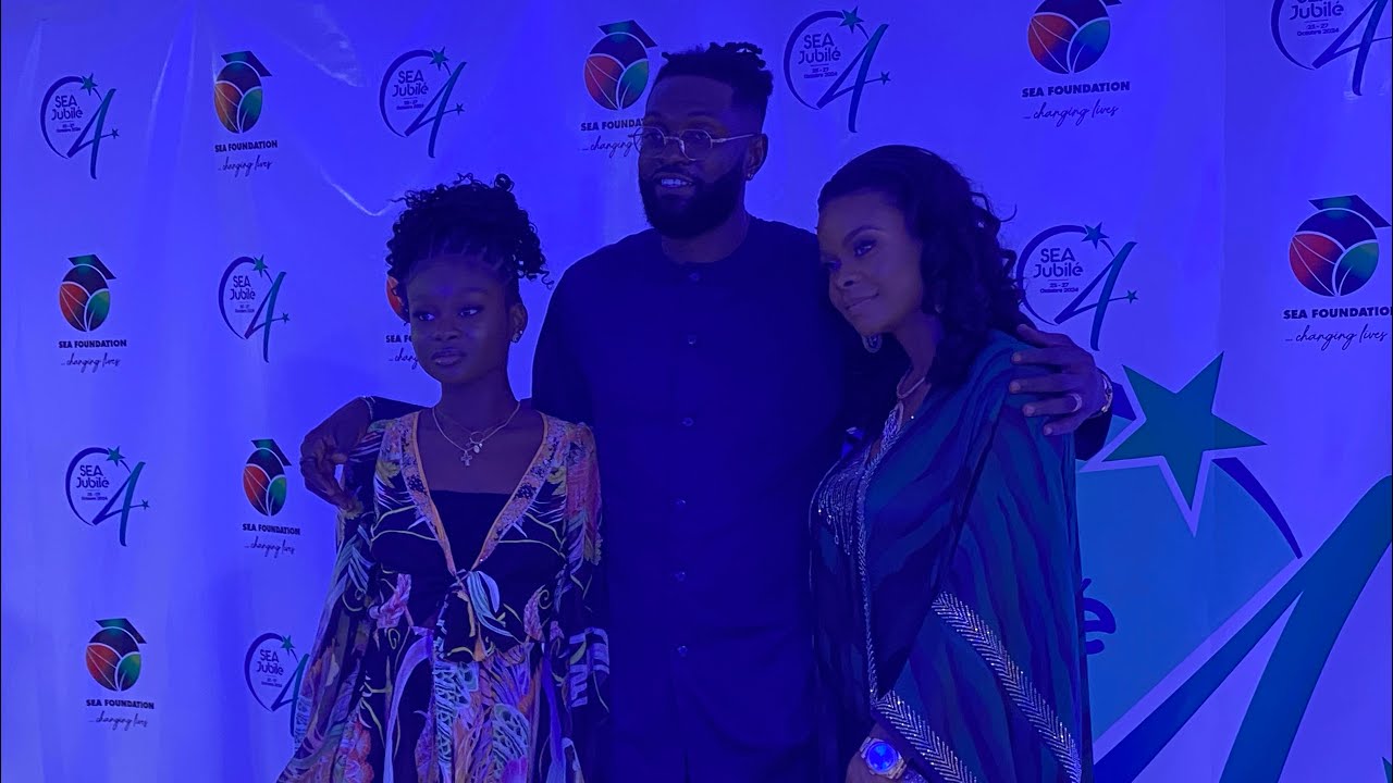 Un Homme, une histoire, la légende Sheyi Emmanuel Adebayor - YouTube