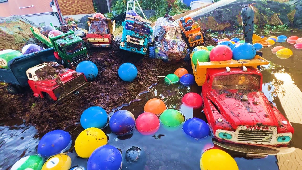 Mud Marble Run ☆ Water sound and mud ASMR & dump truck + colorful ball ...