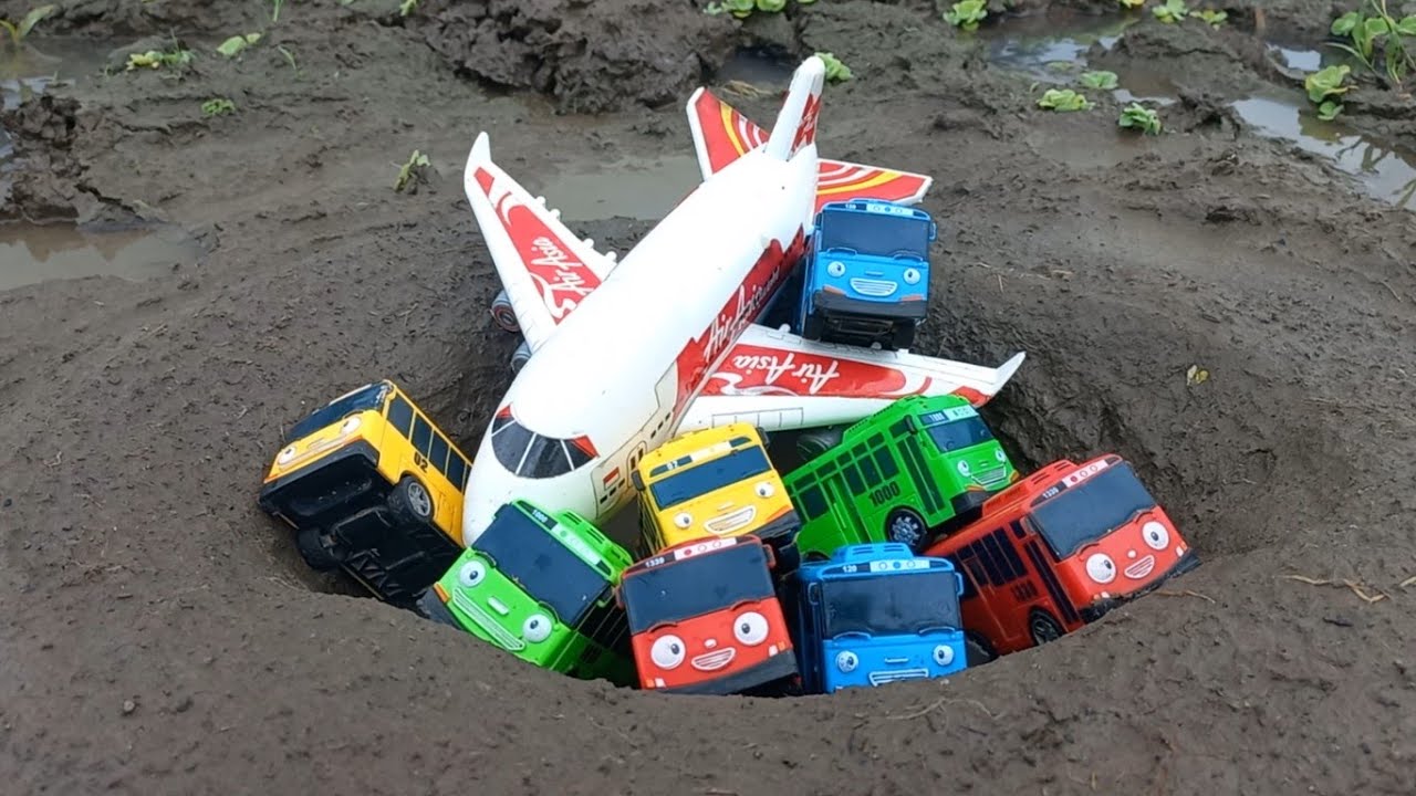 Drama Bus Tayo Naik Pesawat Terbang Malah Jatuh Nimpa Bus Gani, Bus ...
