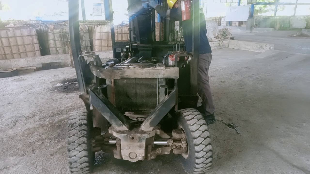 Steering forklift - YouTube