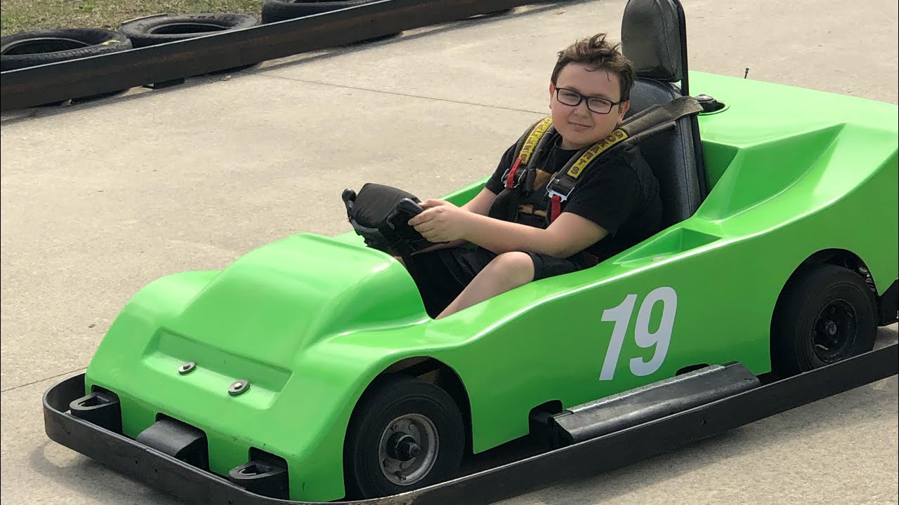 Magic Mountain Fun Center - Outside footage - YouTube