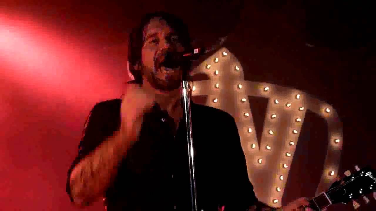 DER W feat. Yen - Bitte töte mich live in Hamburg 22.03.11 - YouTube