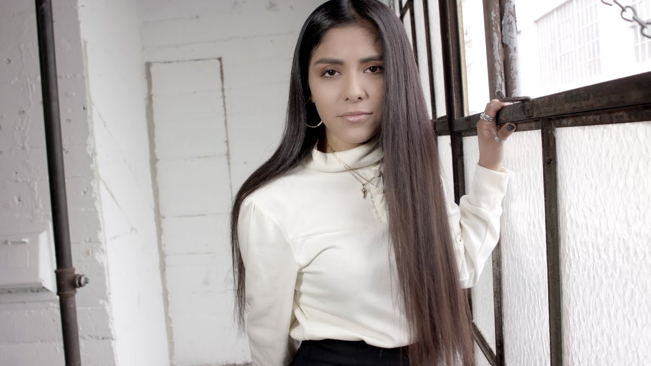 Nebrise - Estoy a un Paso (Video Oficial) - YouTube