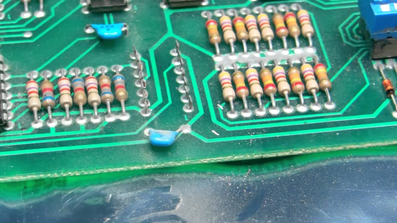 Three methods to cut out an IC from a PCB compared - YouTube