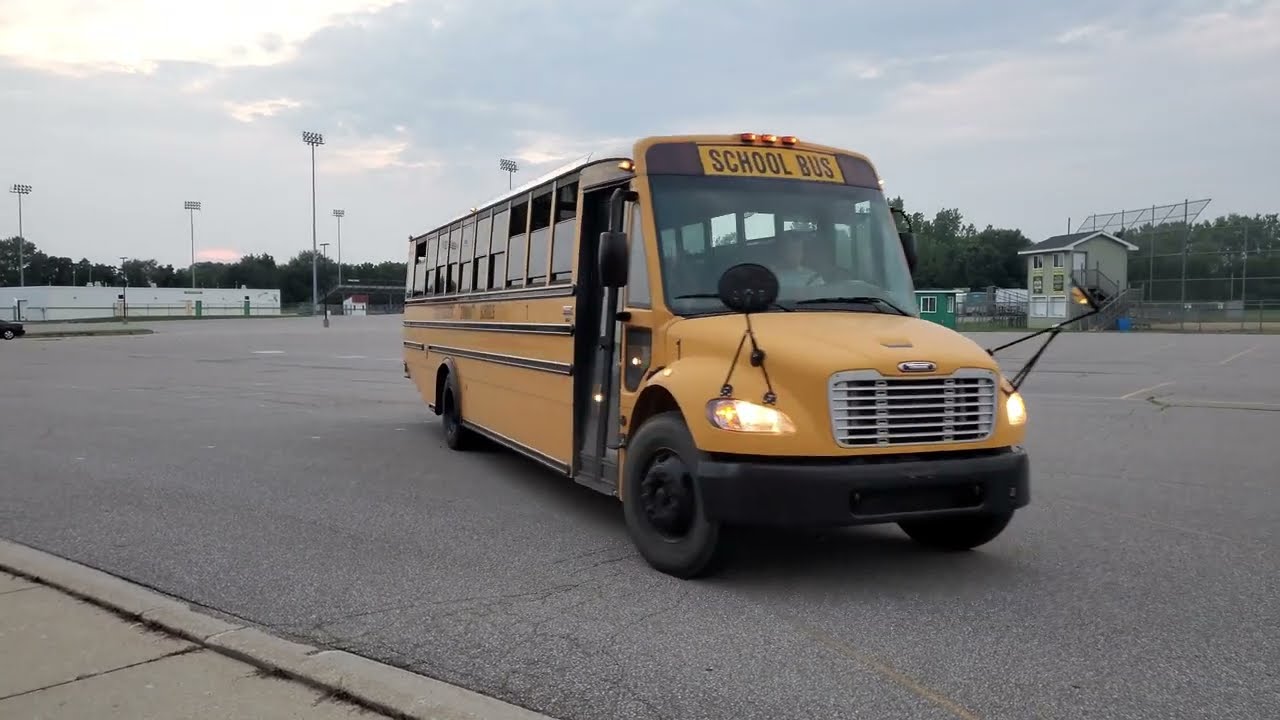 2006 Thomas C2 [Mercedes] Start Up/Idle/Drive - YouTube