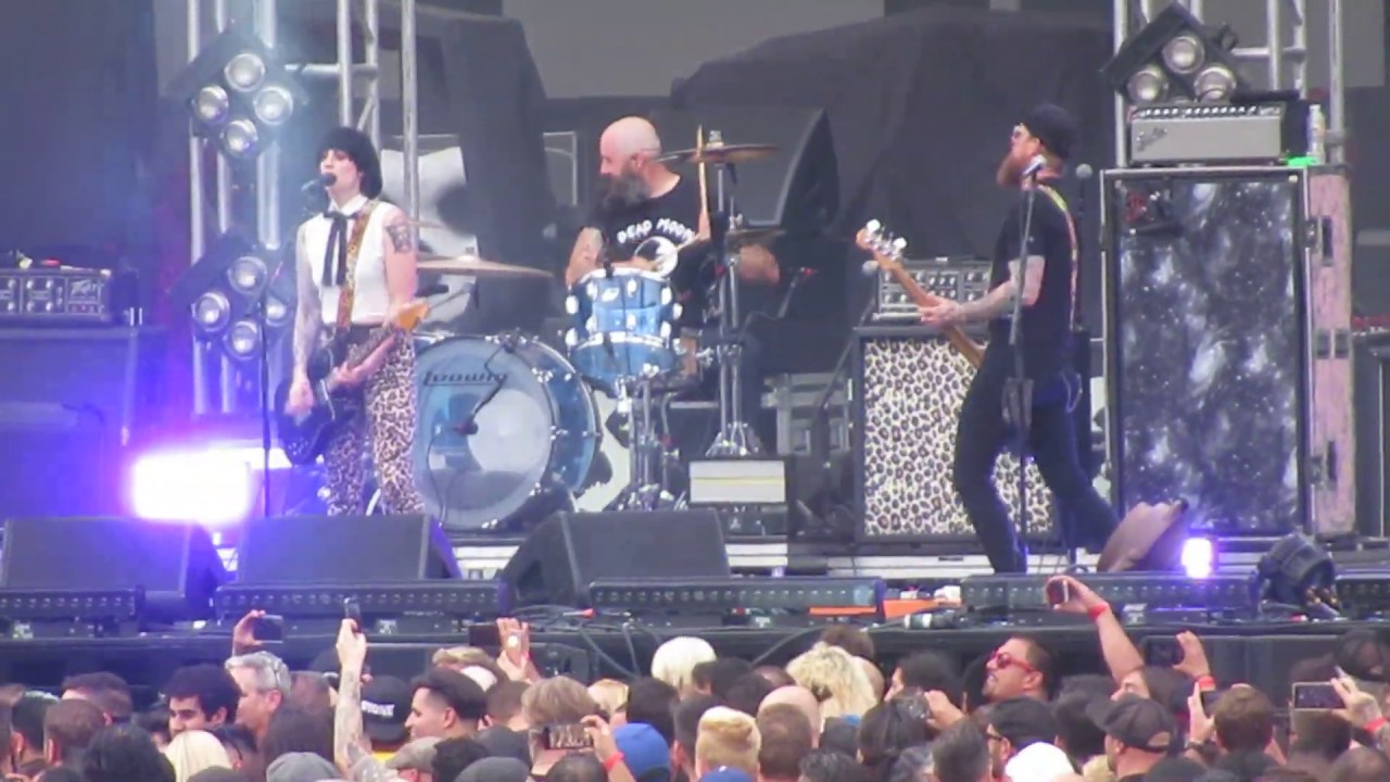 The Distillers - City of Angels @ Banc of California Stadium - YouTube