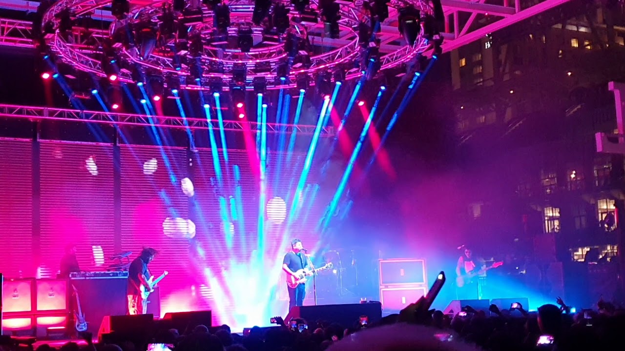 Deftones - Smile (Live at Día de los Deftones 2019) - YouTube