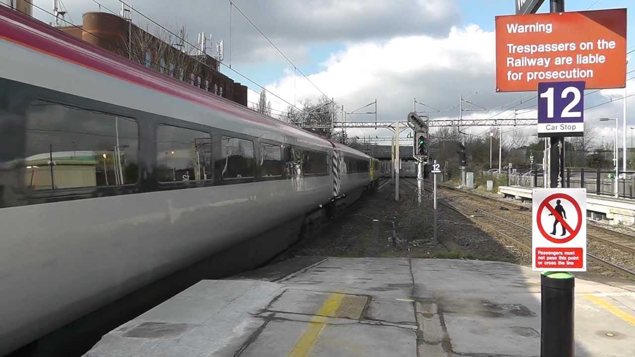 Pretendolino 82128 + Freightliner 90045 Passing Watford Junction - YouTube