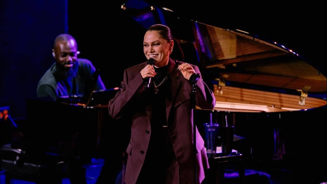 Queen - Jessie J (Live at The Bellwether) - YouTube