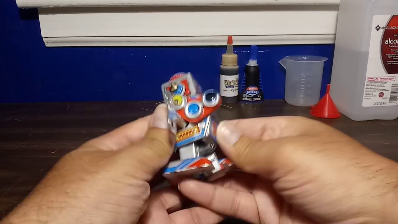 Small tin toy wind-up Robot - YouTube