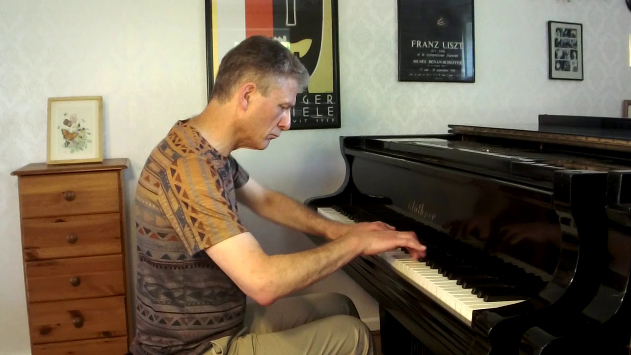 Haydn, Sonata in E major HobXVI/31 played by Julian Hellaby ...