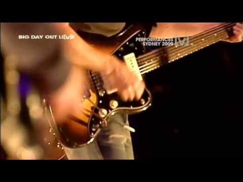 Arctic Monkeys - Crying Lightning (Live Big Day Out 2009)