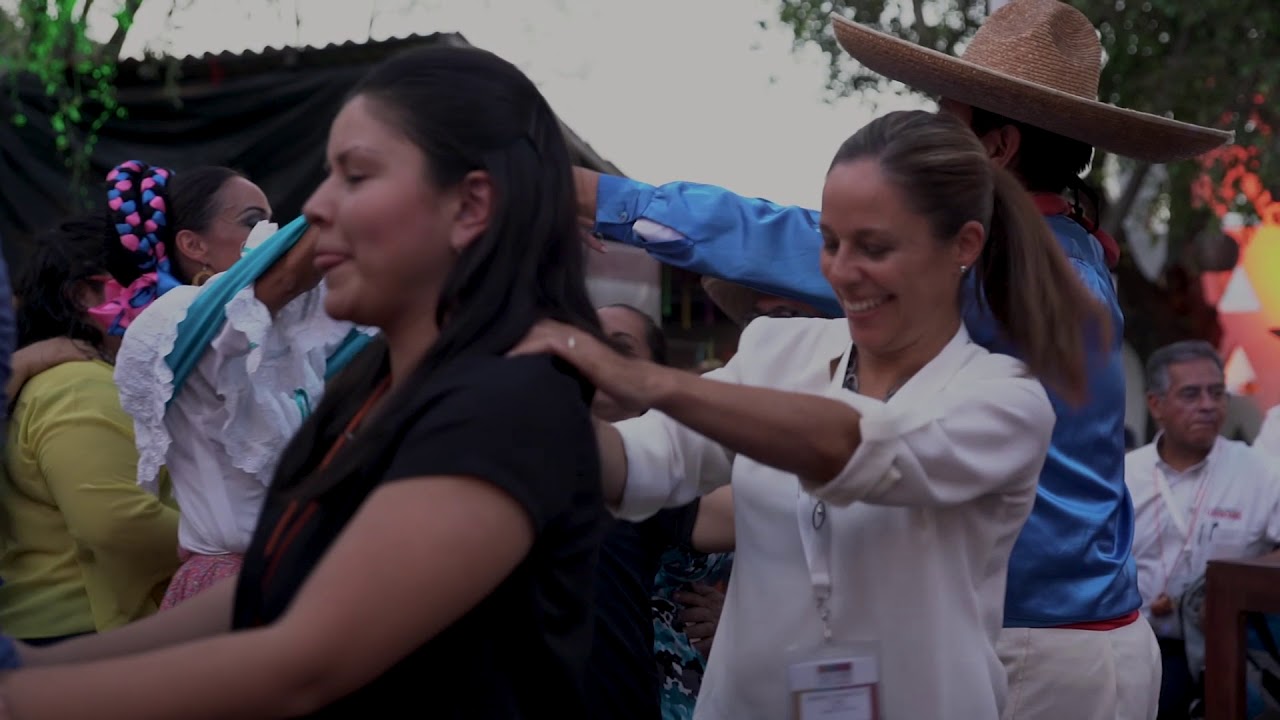 Tradiciones Tapatías - YouTube