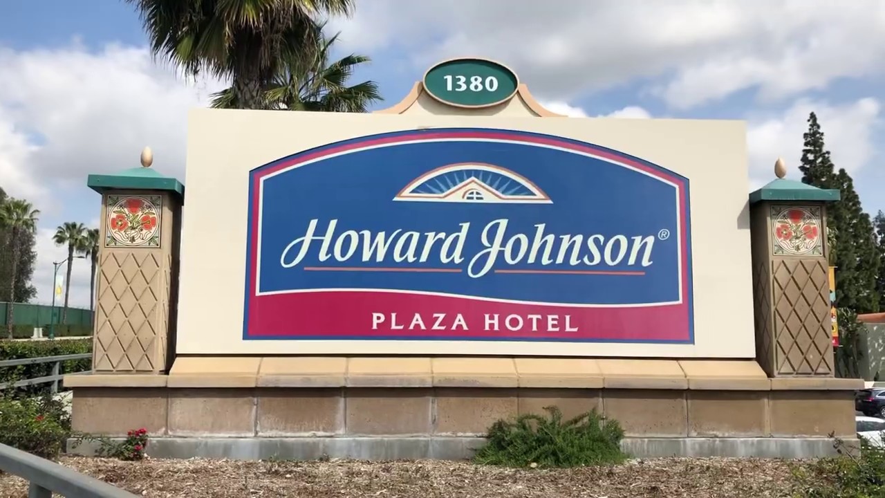 Howard Johnson Anaheim Hotel and Water Playground tour - YouTube
