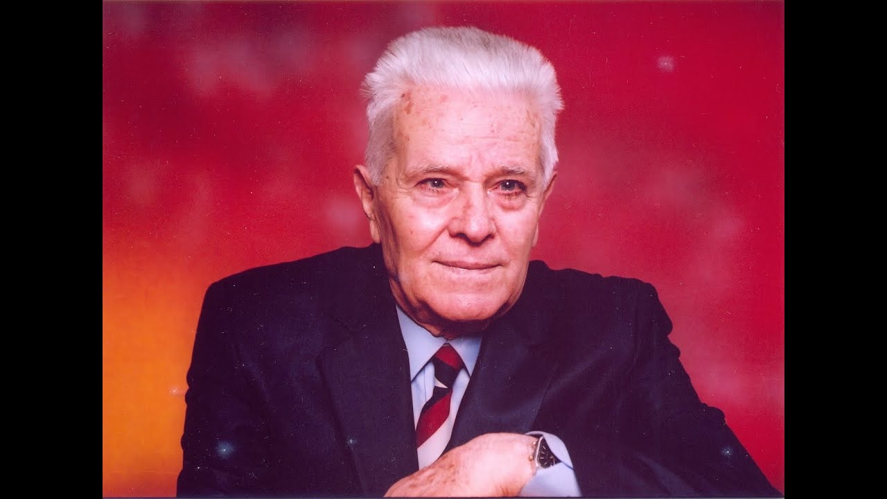 El alma de la poesía albanesa: Fatos Arapi "Ahora quiero la luz en mi ...