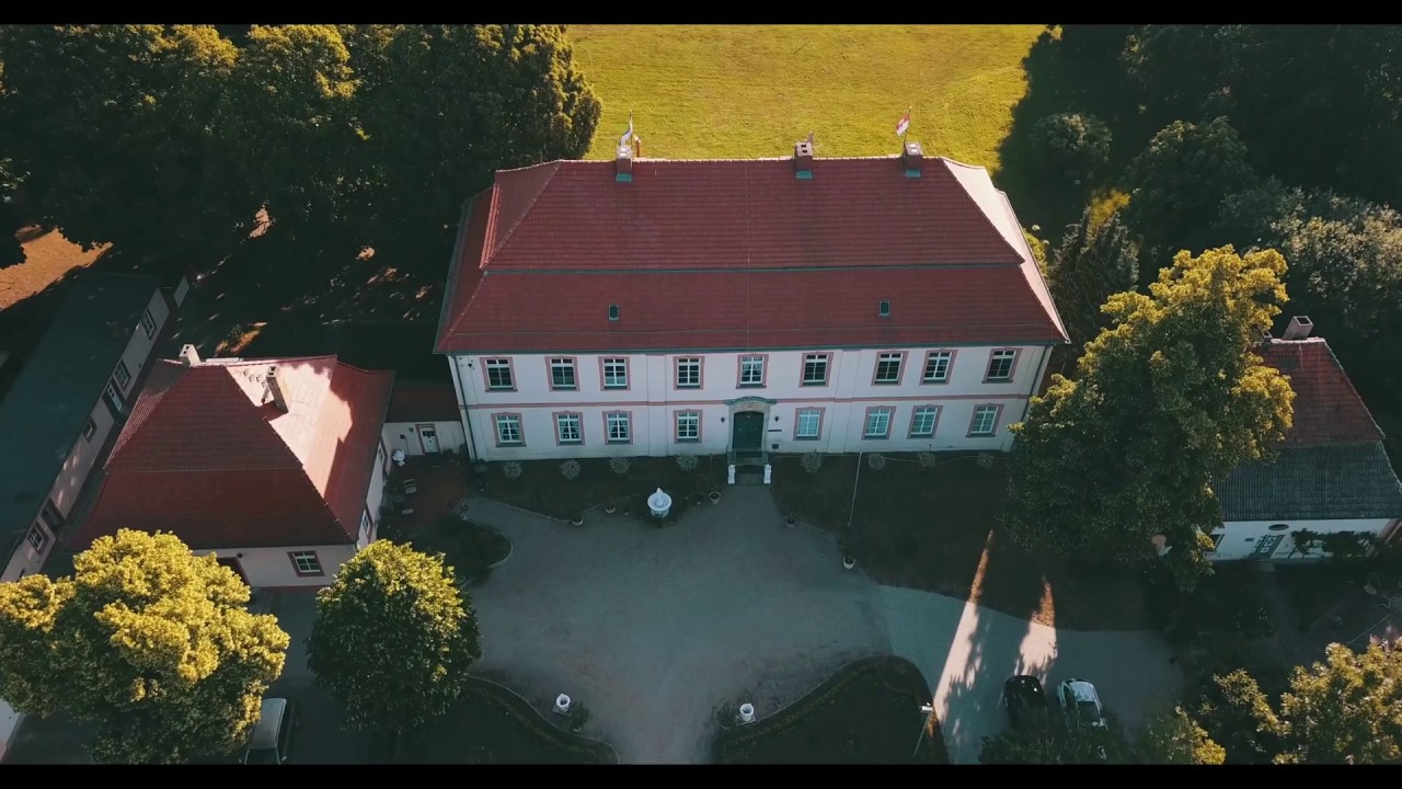 Schloss Lohm aus der Luft - YouTube