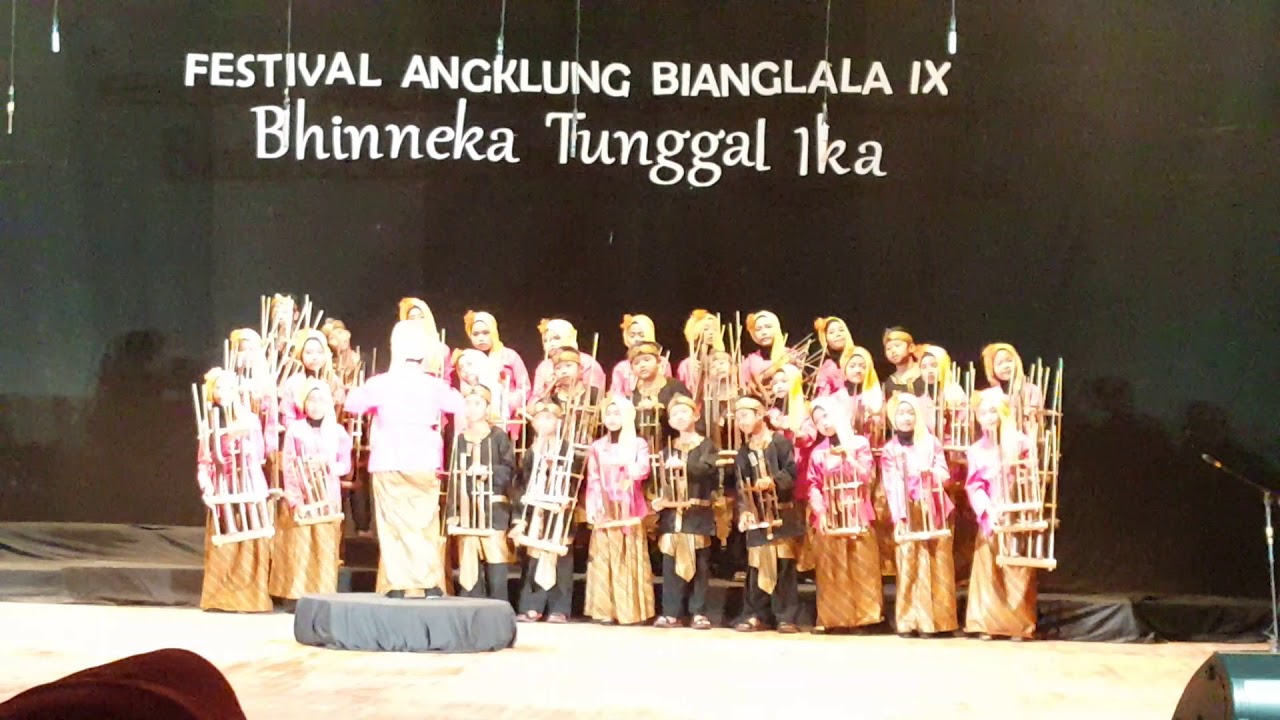 TOKECANG - Musik Angklung By Haleuang Sora 032 Bandung - YouTube