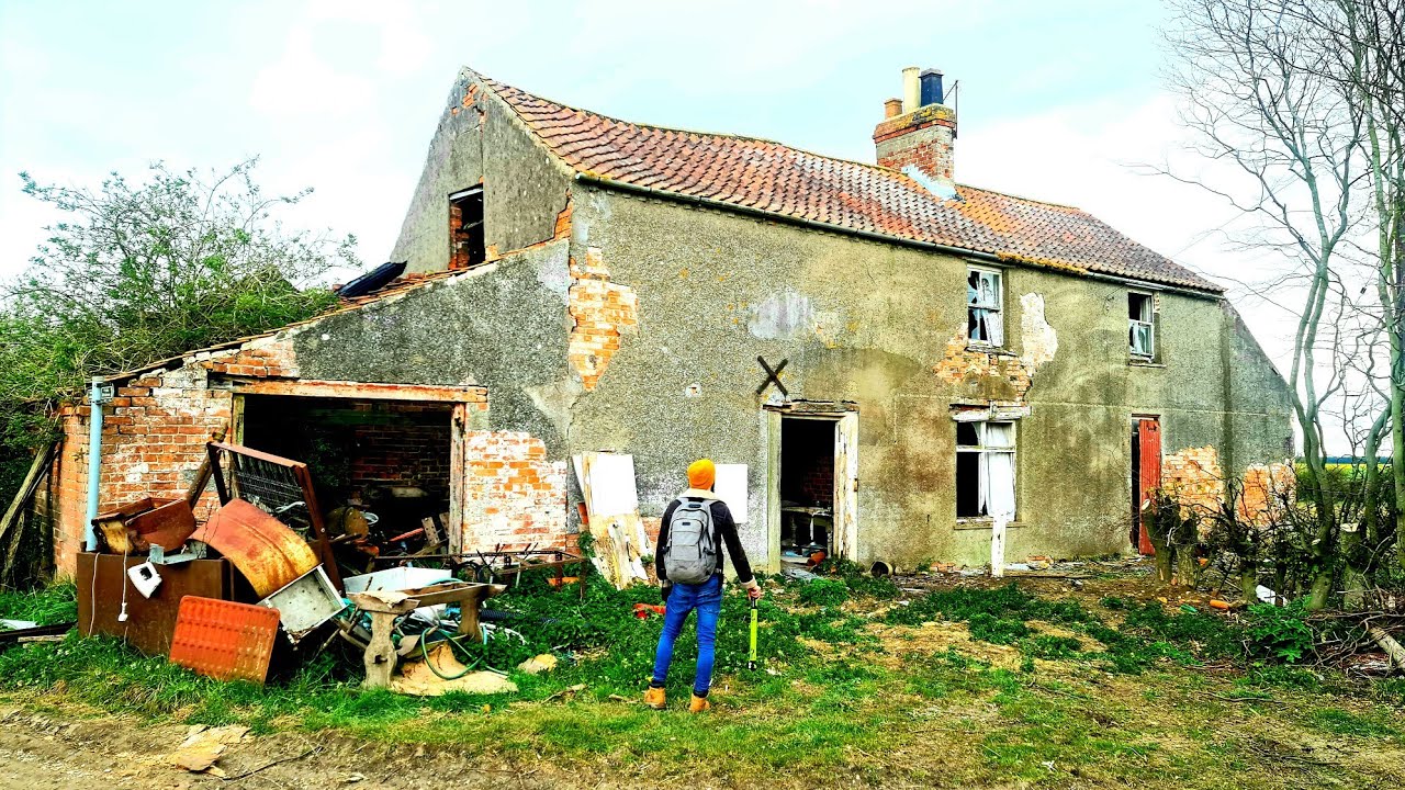Exploring Abandoned Bush Farm & Machinery - Lincolnshire - Abandoned ...