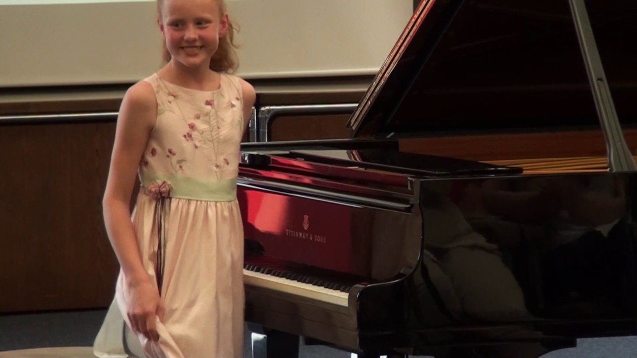Meyerding, Julia, geb 2005, Klavier - F. Chopin Walzer e-Moll Op ...