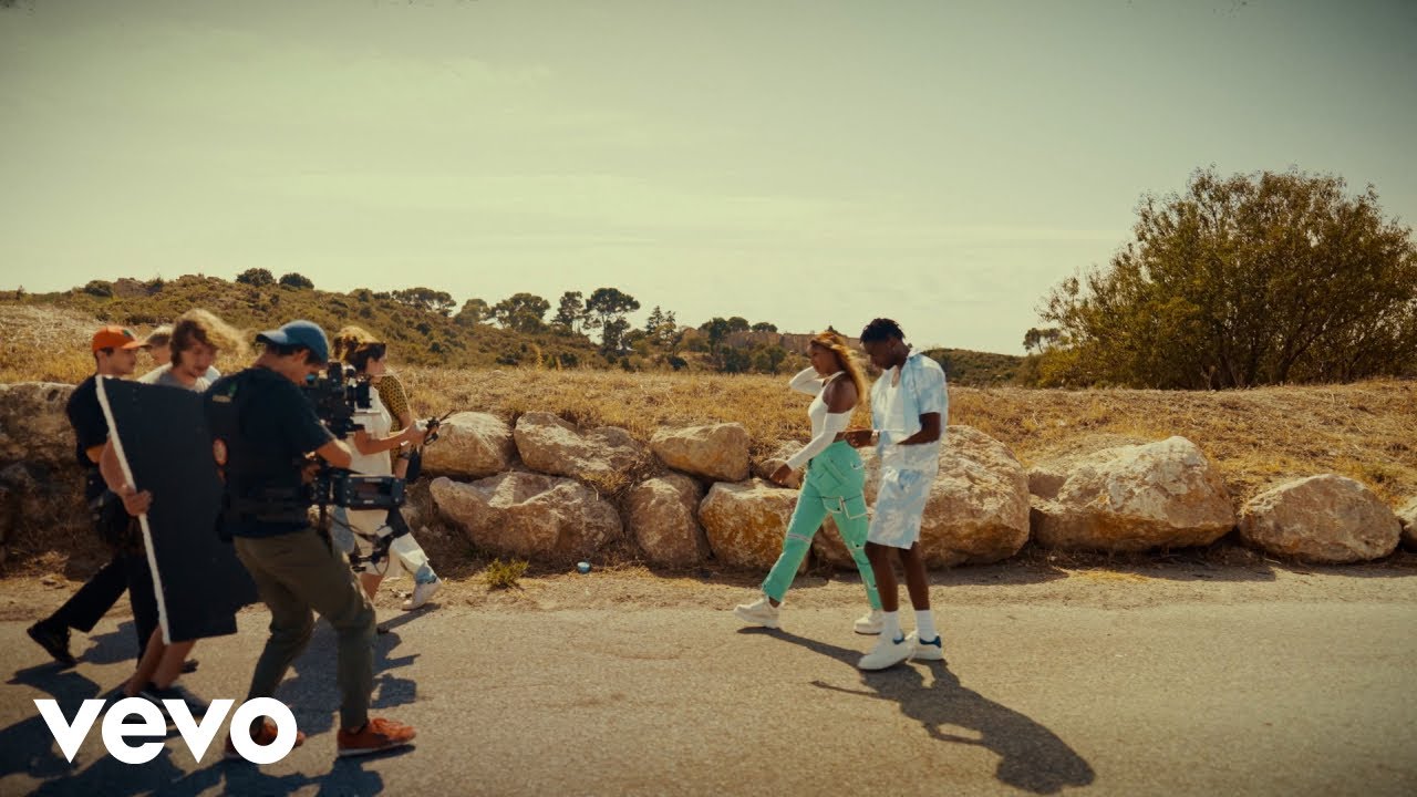 Ronisia - Comme moi (Making of) ft. Tiakola - YouTube