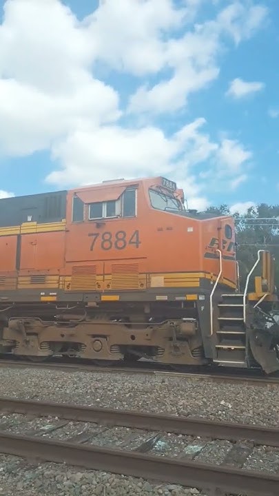 Bnsf 5846 es44DC leader friendly crew leads BnSF ES44DC leads bnsf ES44DC at Galveston sub # ...