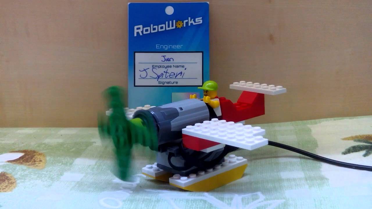 LEGO WeDo Airplane - YouTube