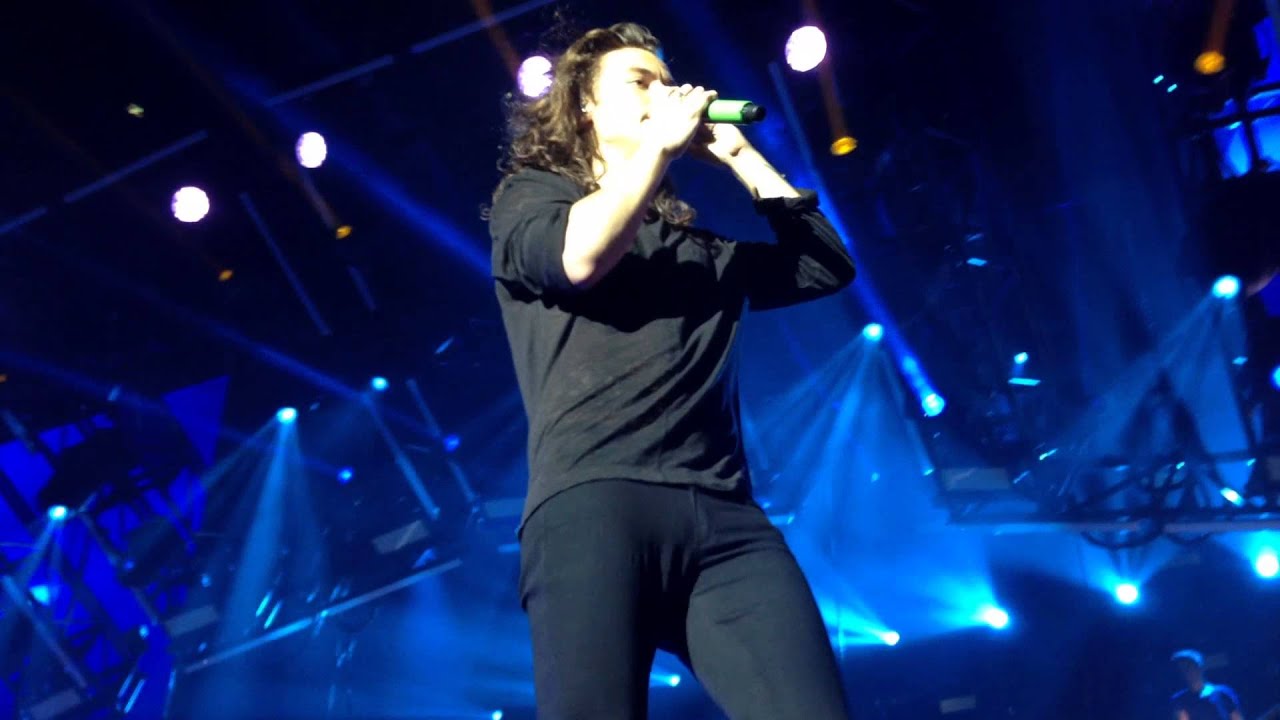 One Direction Ready To Run / Live at the 3Arena Dublin 17/10/15 - YouTube