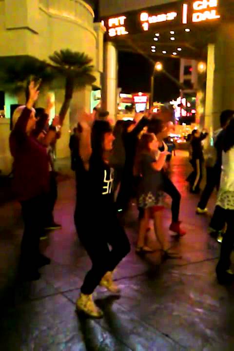 Flash Mob Las Vegas 2013 Just the way you are~(1) - YouTube