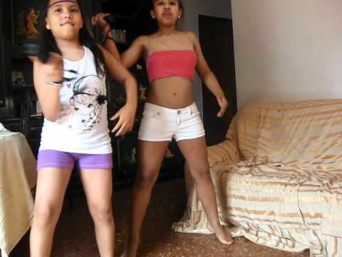 jugando a Just Dance 2 con la Wii :)