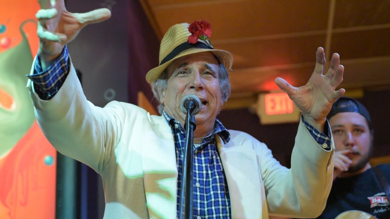 Open mic host Bill Medei supporting young Lehigh Valley musicians - YouTube