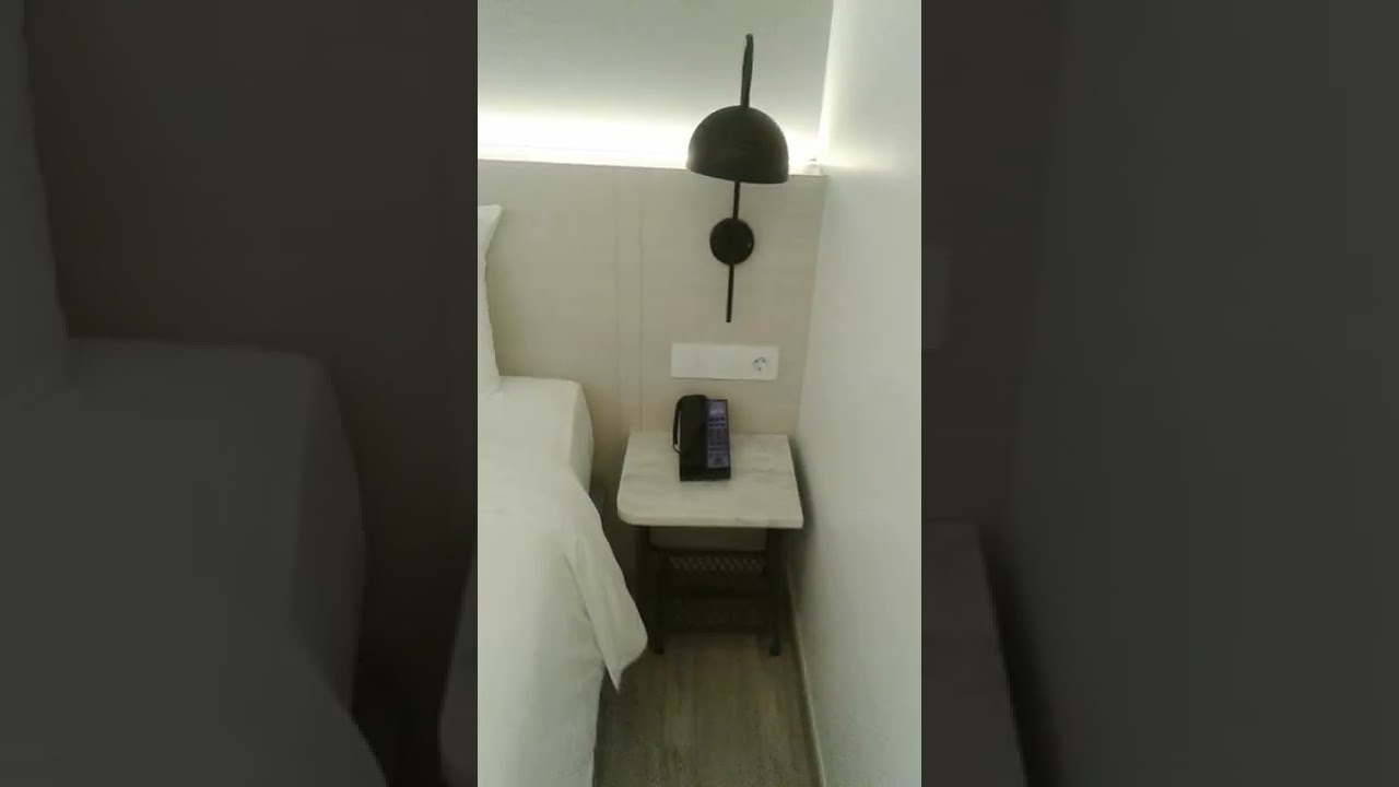 fasilitas kamar hotel fox lite samarinda - YouTube