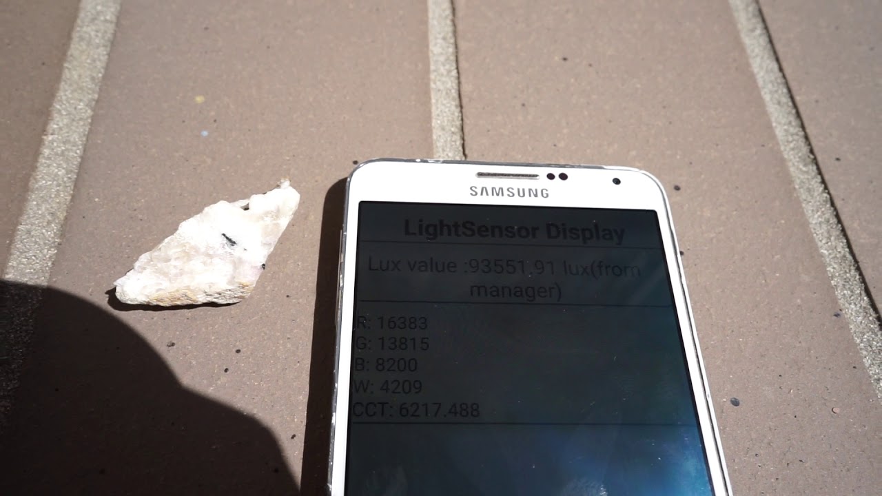 Hackmanite tenebrescence direct sunlight - YouTube