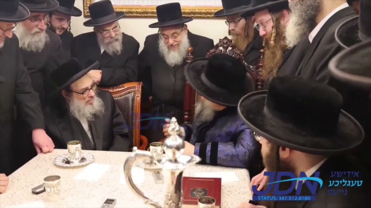 Pupa Rebbe Visits Bobov 45 Rebbe Sivan 5782 - YouTube