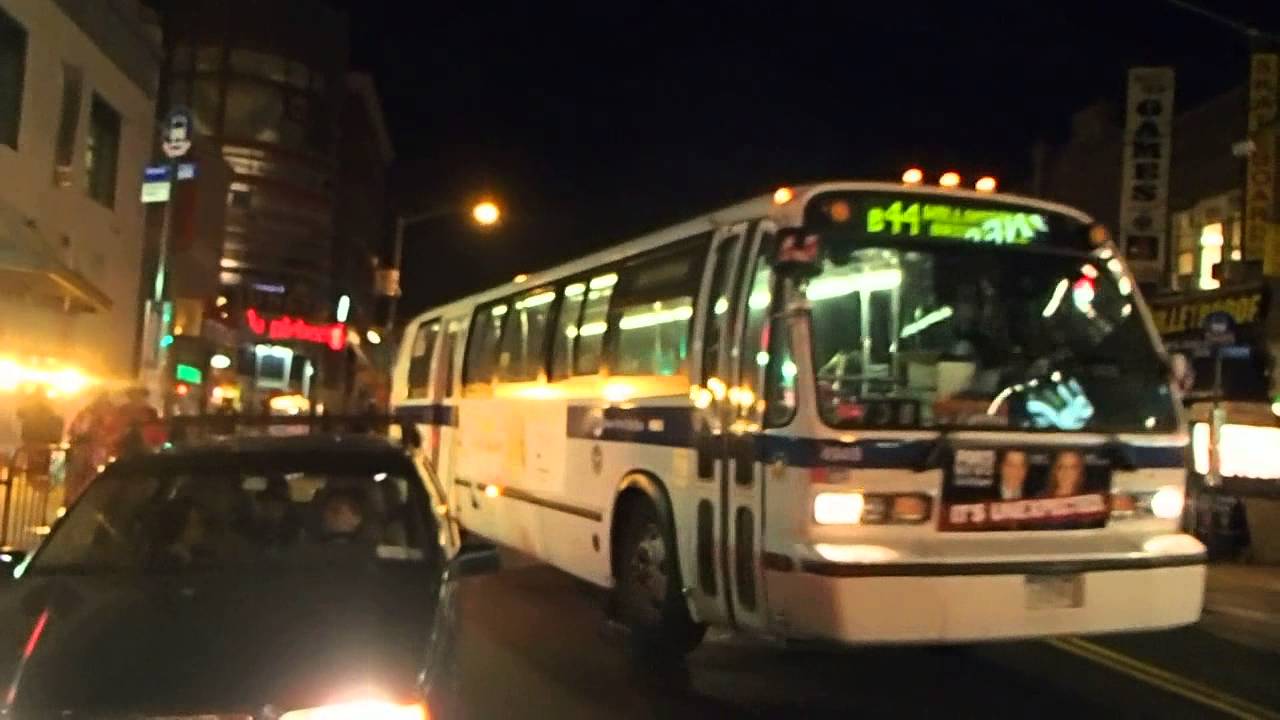 MTA New York City Bus Novabus RTS 4945 on the B44 LIMITED - YouTube
