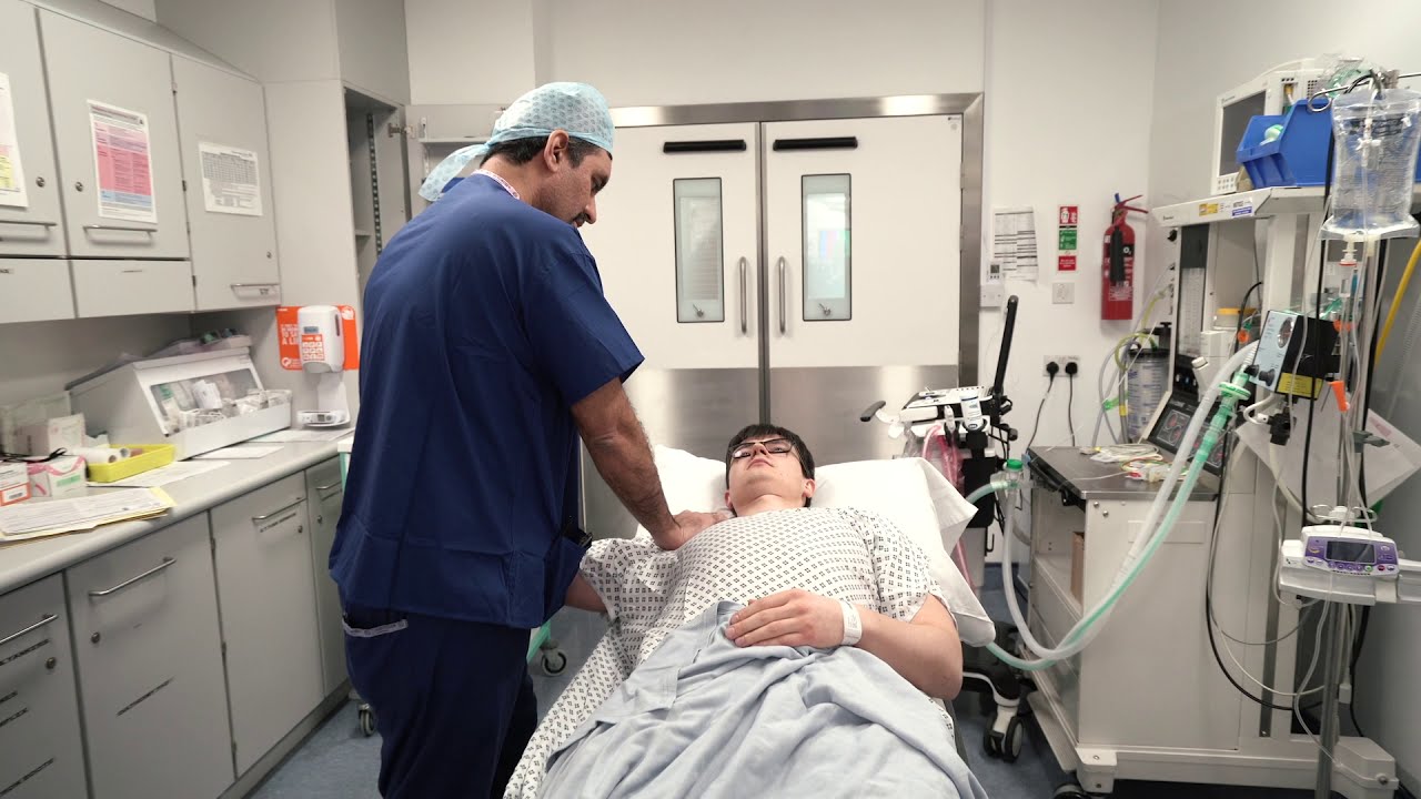 Pre and post operative shoulder apprehension test - YouTube