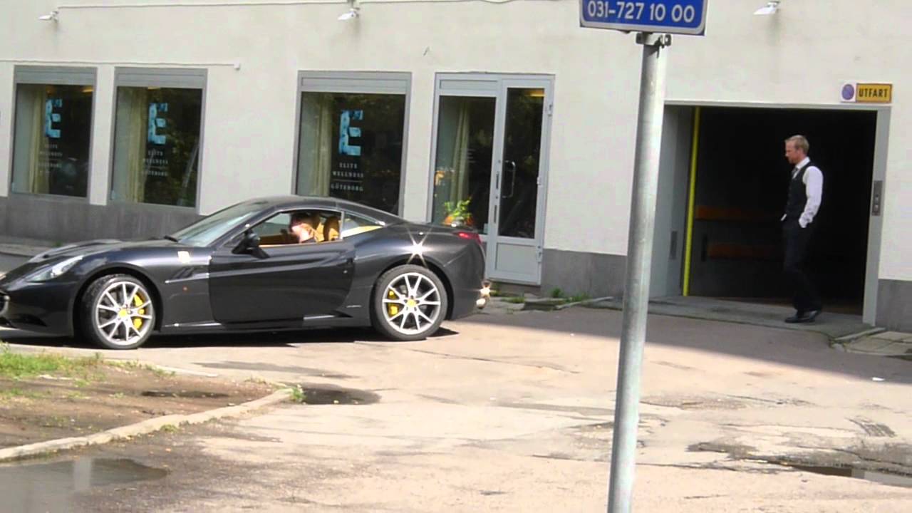Woman drive a Ferrari California - HD - YouTube