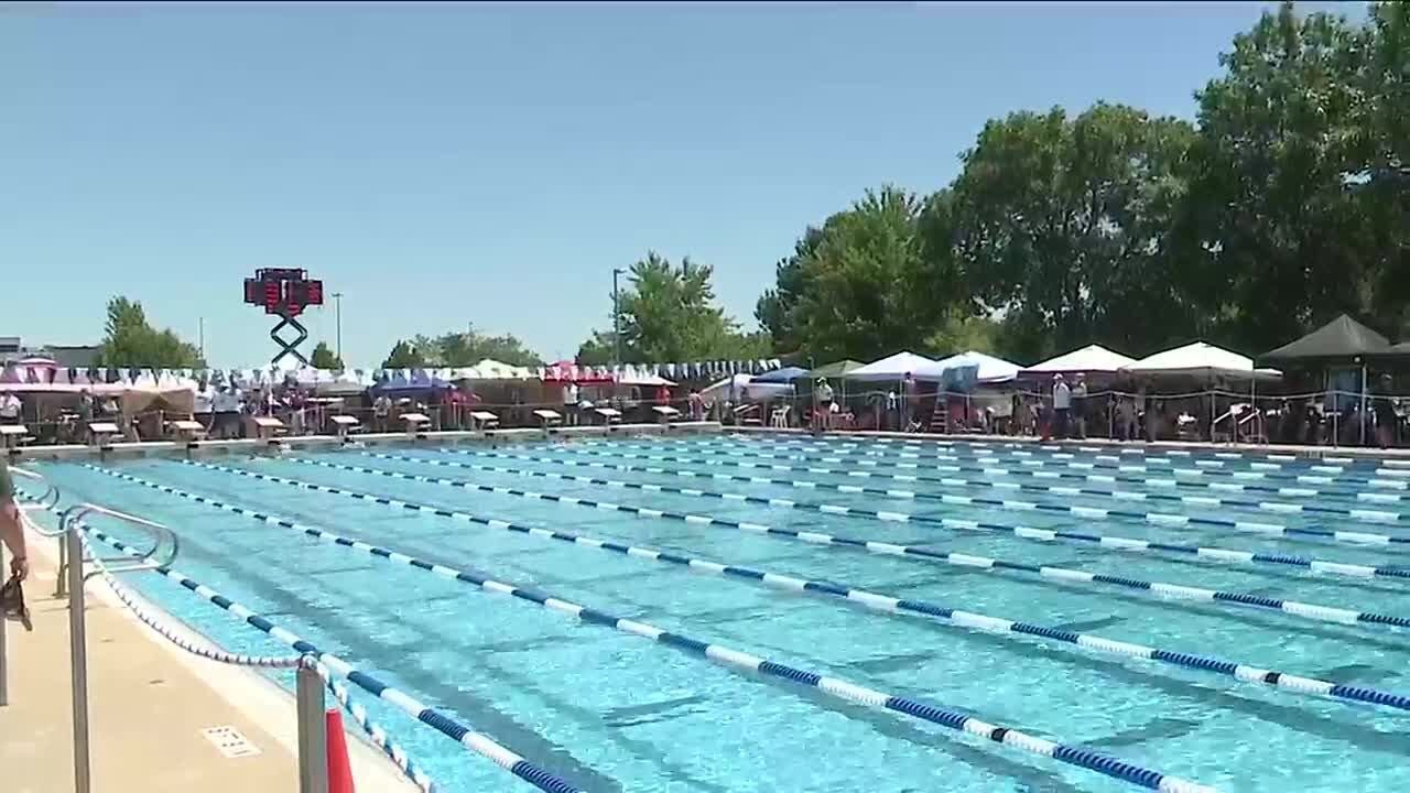 Regional swimmers make a splash at the Roosevelt Swim Center - YouTube