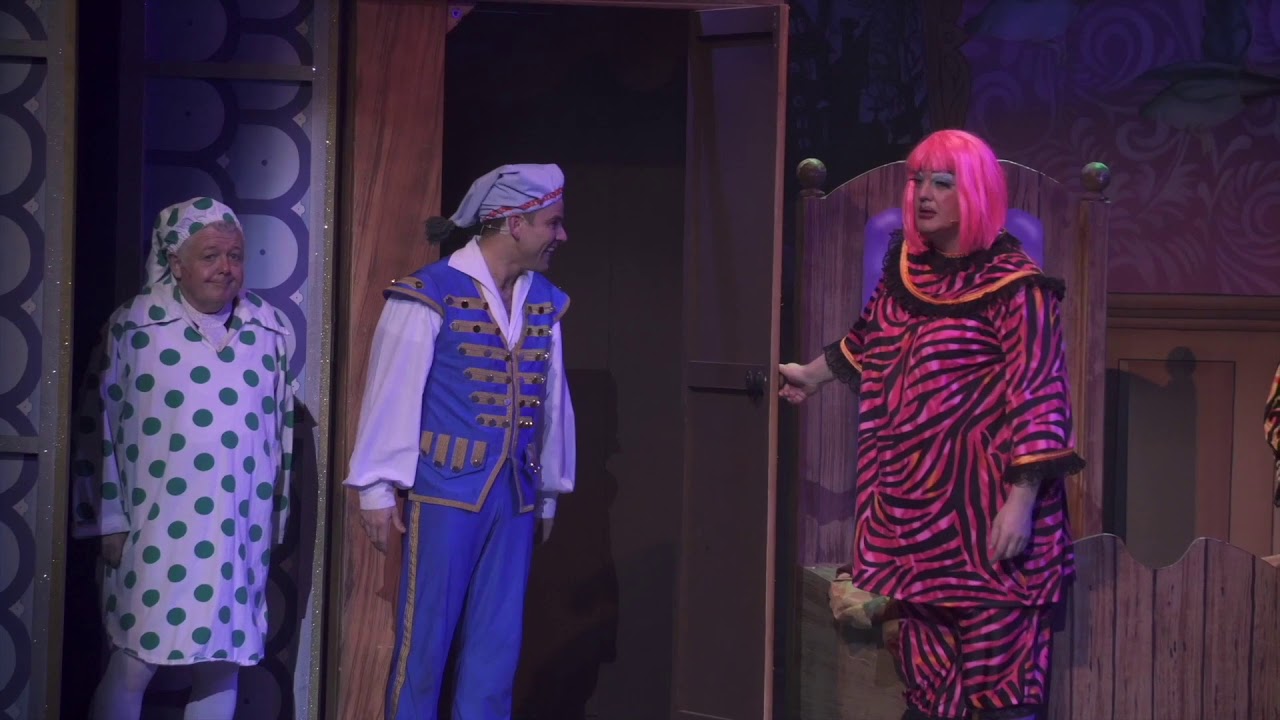 Joe Rowntree. Ghost Gag. Panto. Cinderella 2019. - YouTube