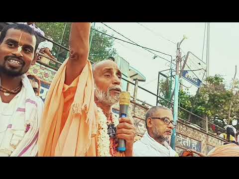 Bahulashtami, Śrī Rādhā-kunda parikrama &arati&bhajan - YouTube