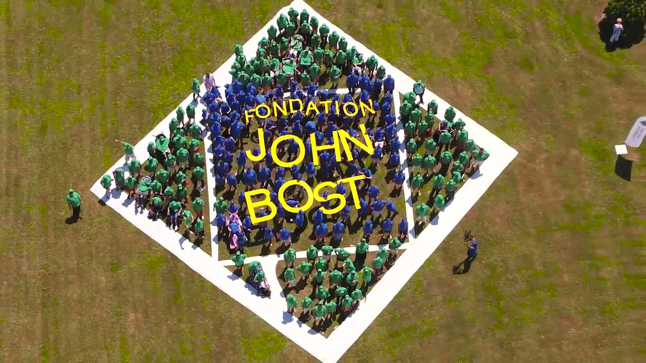 FLASHMOB Fête annuelle Fondation John BOST 2017 - Logo humain géant ...