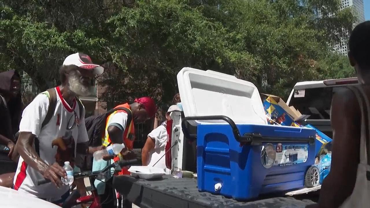 Homeless struggle in Houston extreme heat - YouTube