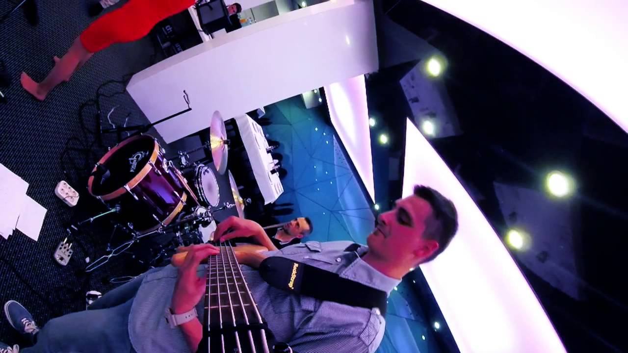 Emil Rulez! - Zazie a metrón (bass cam) - YouTube