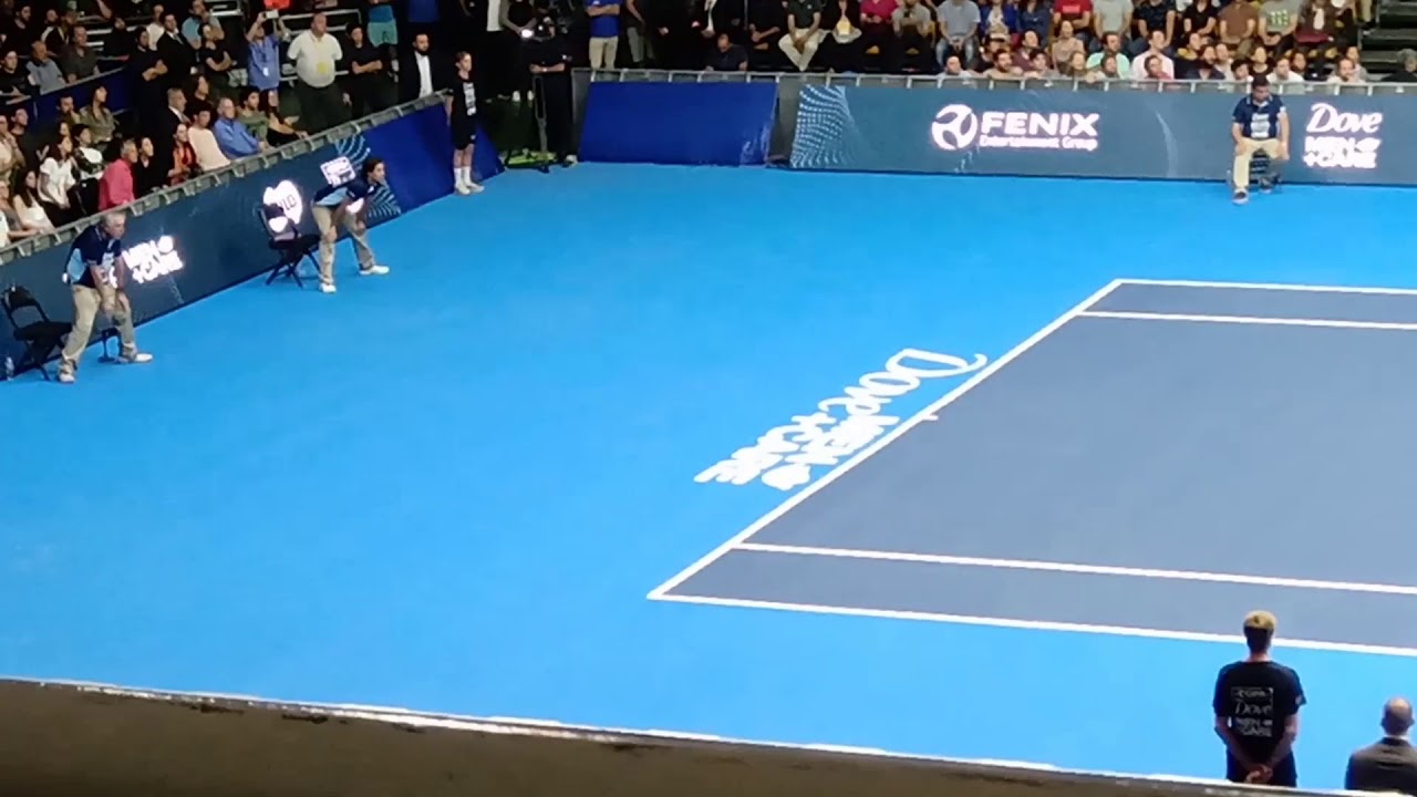 Roger Federer Amazing return serve - YouTube