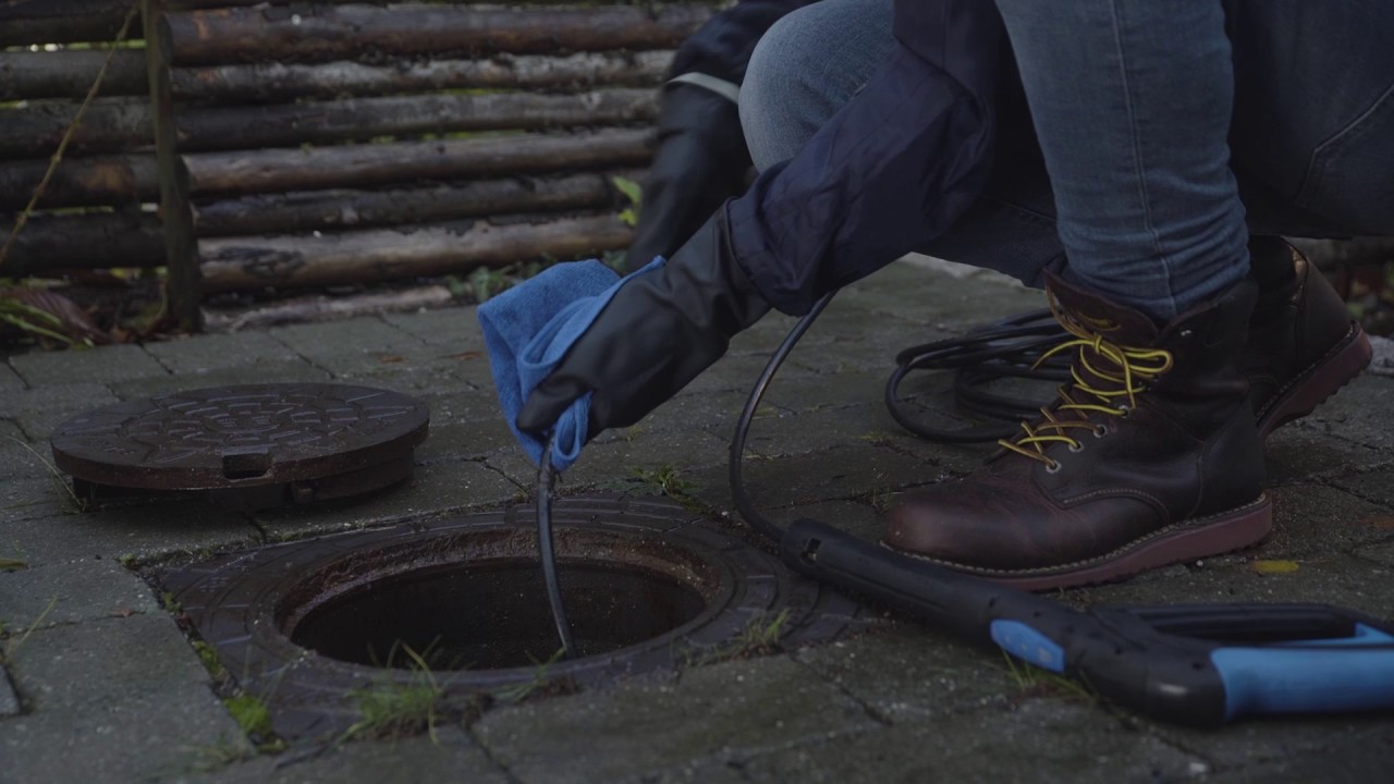 Demonstration of how to use Nilfisk drain & tube - YouTube