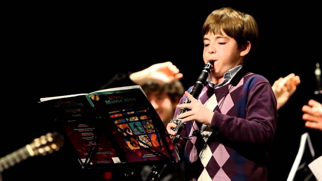 Adrian Pineda - A Whole New World - Clarinete - BSO Aladin - YouTube
