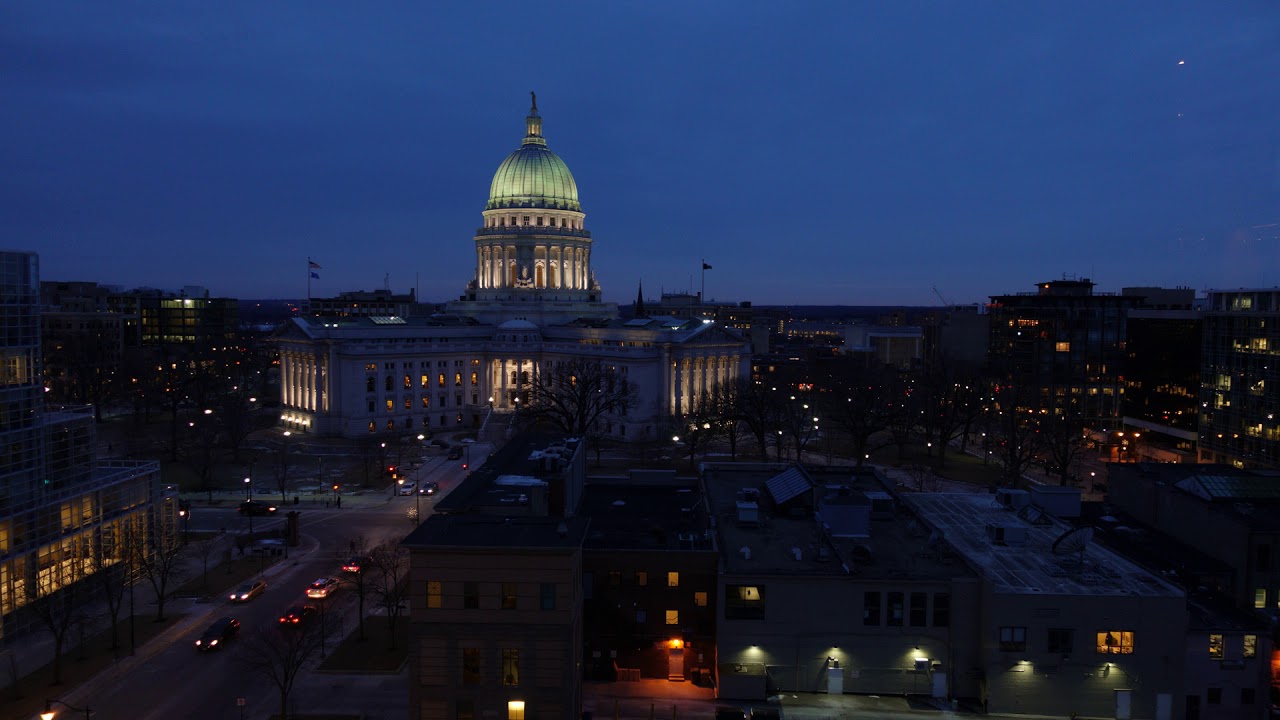 Sunset timelapse on the Madison Capital Building - YouTube