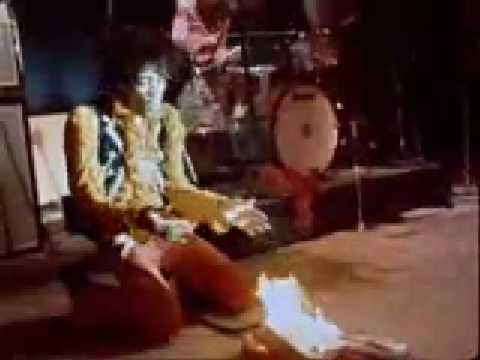 Jimi Hendrix burns and destroys guitar - YouTube