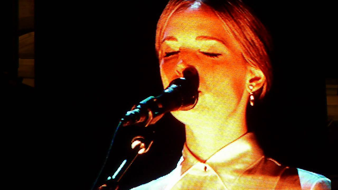 Leonard Cohen Suzanne Live in Gent 14 08 12 - YouTube