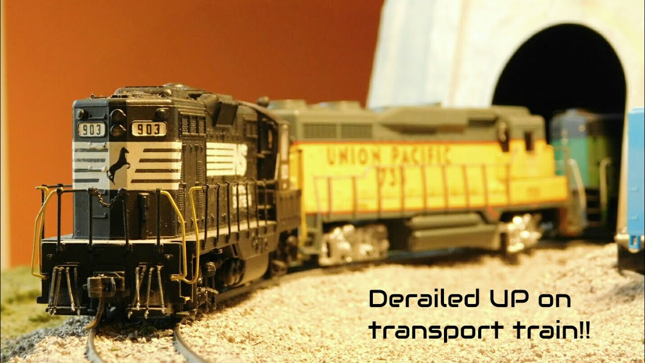 Model trains #8 - Derailed UP on Transport train - YouTube