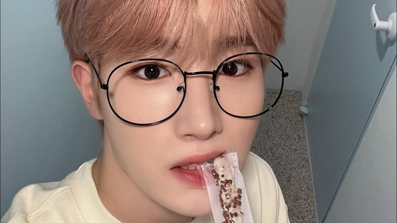 TEMPEST HYUK VLIVE VIETSUB CUT 221112 Cùng nghe HYUK hát - YouTube